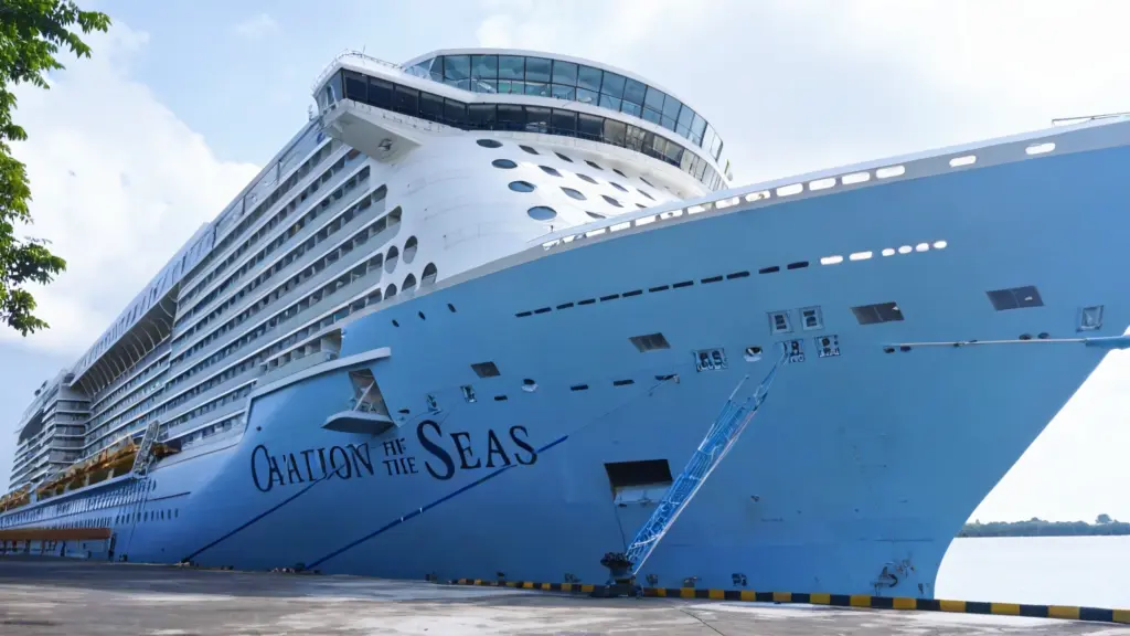 Giant Cruise Ship Ovation of the Seas Opens 2026 Cruise Season at Benoa ...